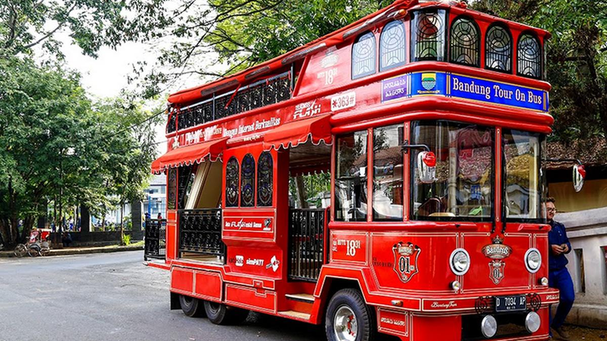 Jalan-jalan Asyik dengan Bus Tingkat di Bandung