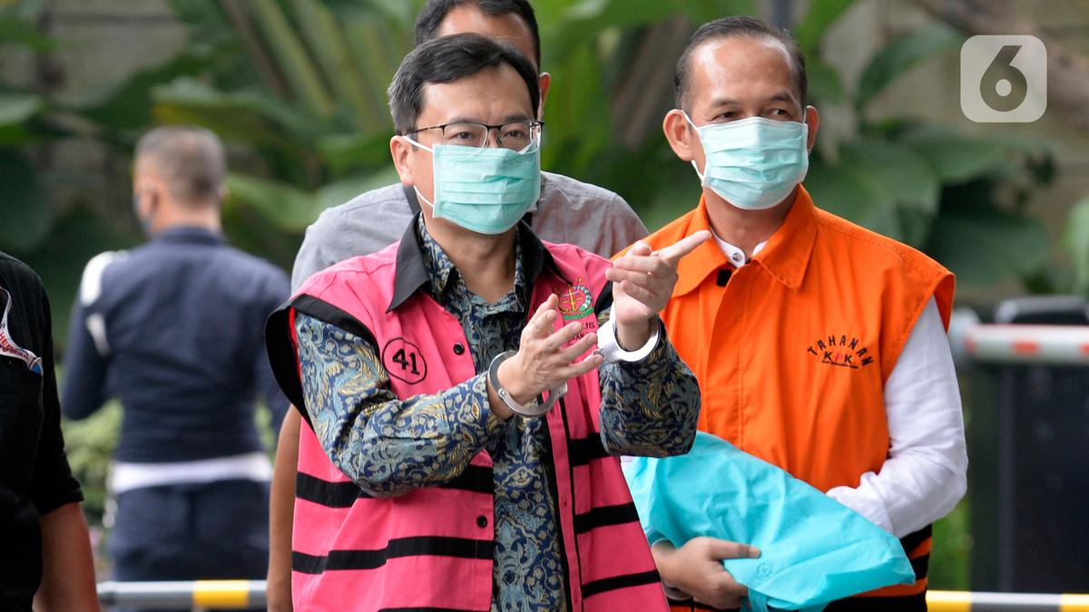 FOTO: KPK Perikas Benny Tjokrosaputro dan Ramlan Suryadi - Foto ...