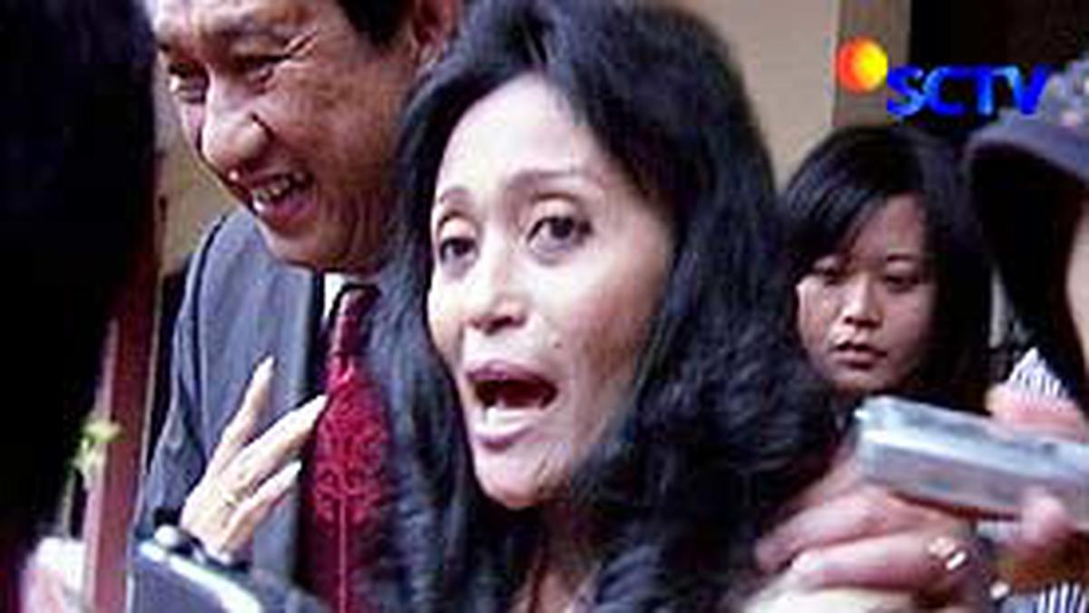 Antasari Dijenguk Istri dan Pengacara