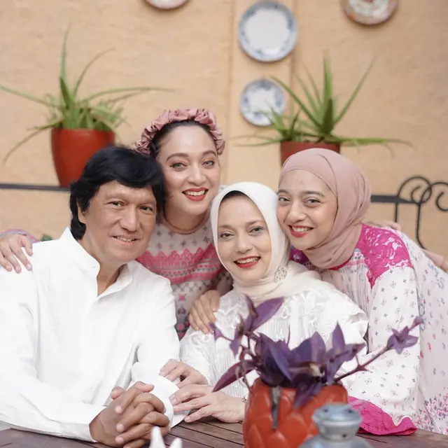 6 Potret Bella dan Chiki Fawzi Bareng Marissa Haque, Ungkap Keinginan ...