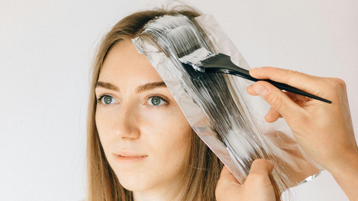 10 Rekomendasi Cat Rambut Kualitas Terbaik untuk Pria dan Wanita Tahun ...