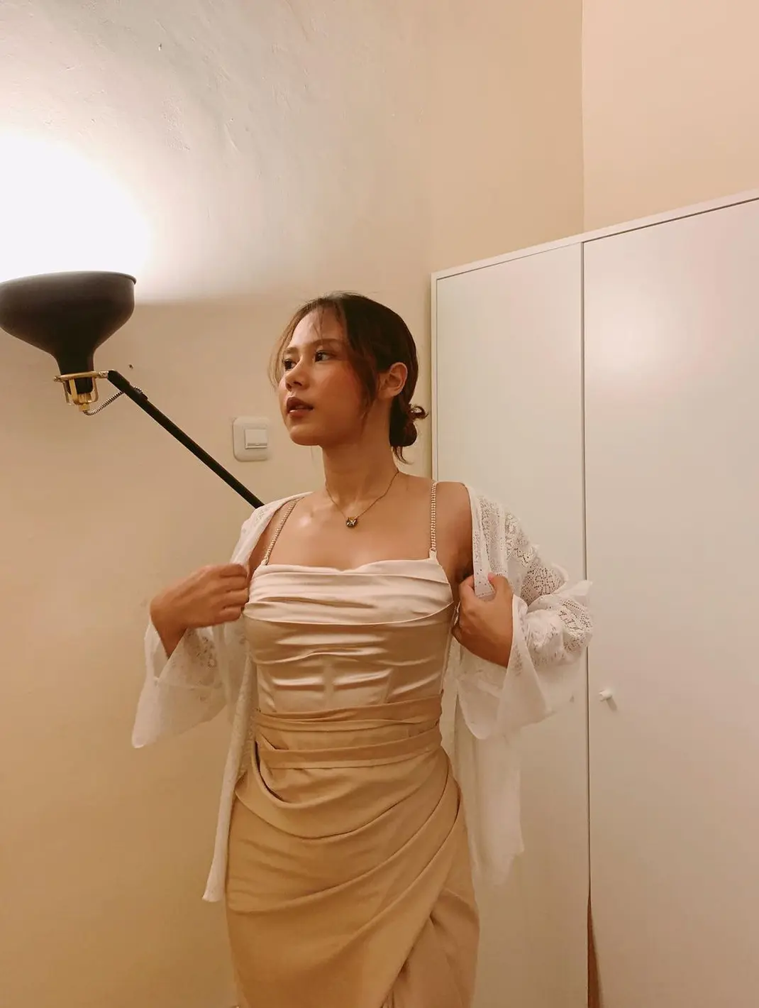 8 Inspirasi Dress ala Nadin Amizah, Gaya Vintage untuk Outfit Sehari ...