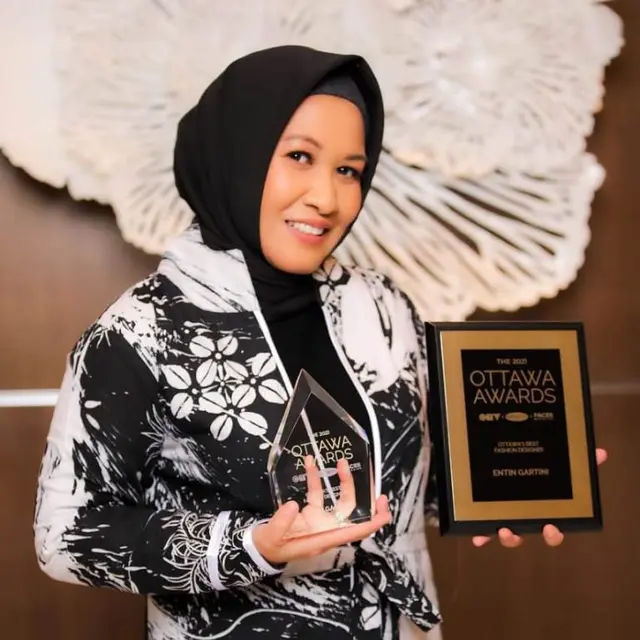 Entin Gartini Raih The Best Designer dari Ottawa Award 2021 - Lifestyle ...