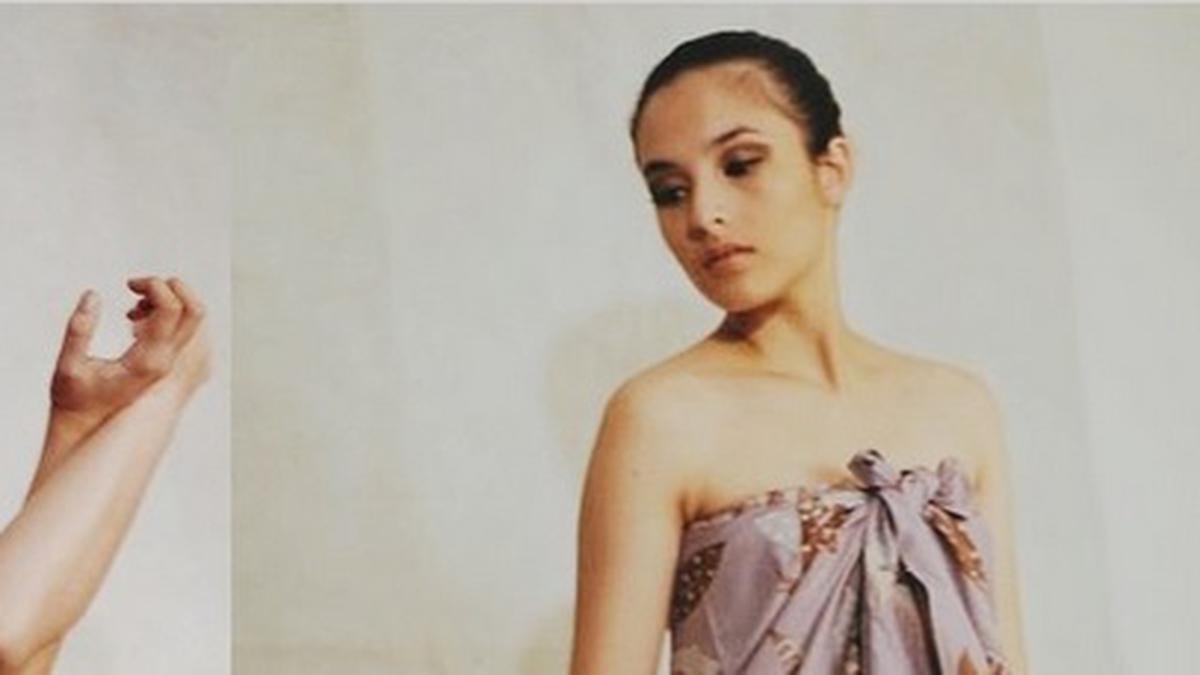Cinta Indonesia, Ini Model Baju Batik ala Chelsea Islan - Fashion ...