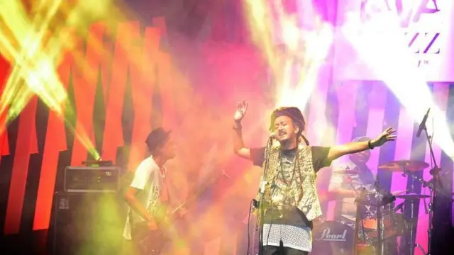 Yuk, Ikutan Goyang Reggae Bareng Ras Muhammad di Skouw - Lifestyle ...