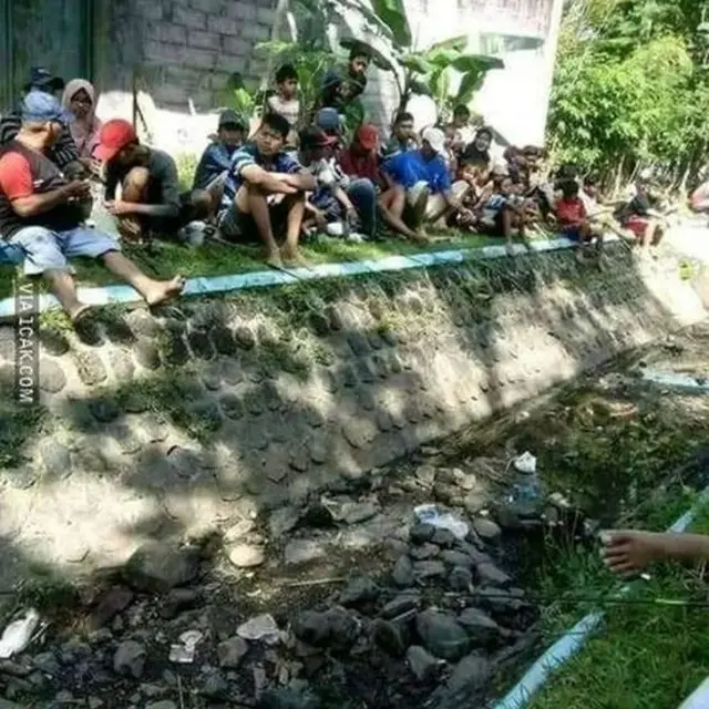 6 Aksi Orang Memancing di Tempat Tidak Ada Air Ini Bikin Heran - Hot Liputan6.com