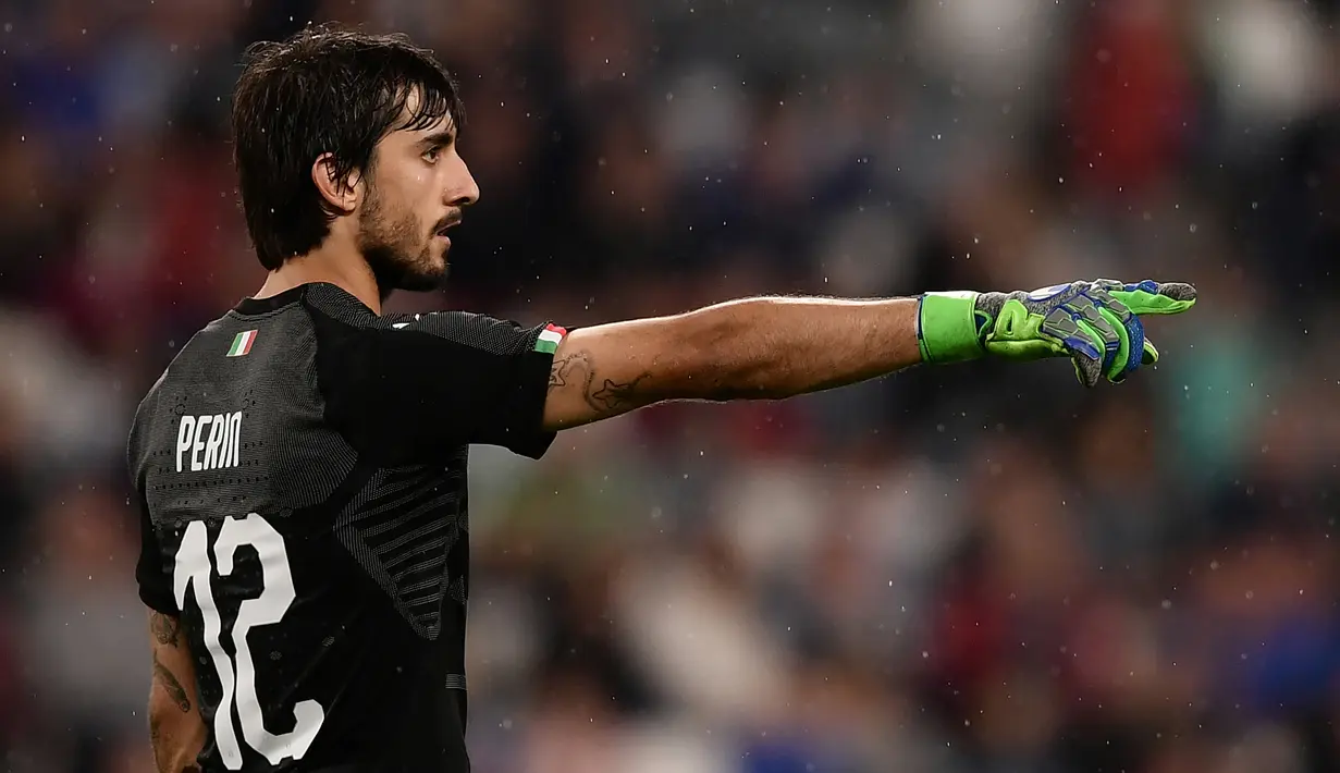 FOTO: Buffon Pensiun, Mattia Perin Jaga Gawang Italia Saat Lawan ...