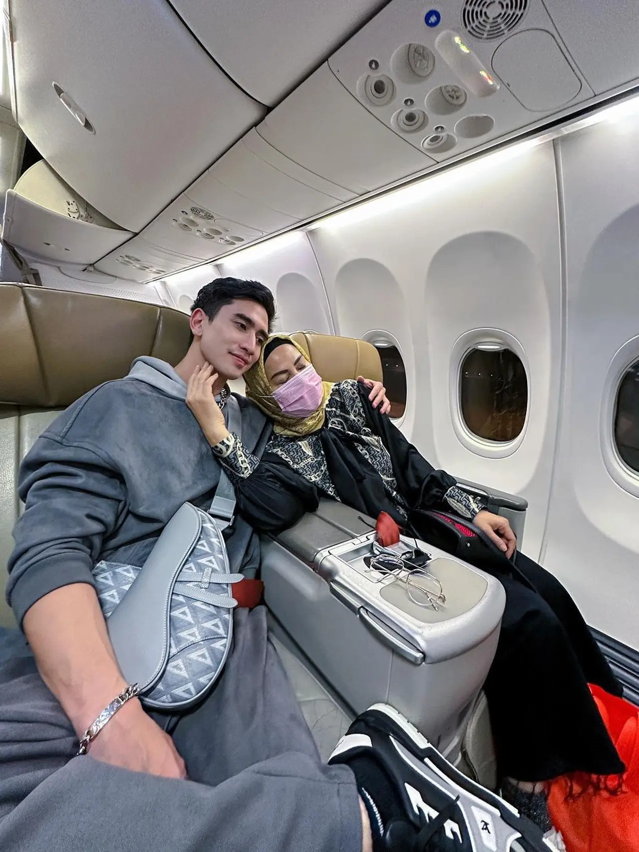 6 Potret Venna Melinda Pulang ke Jakarta, Memar di Mata dan Wajah Sendu ...