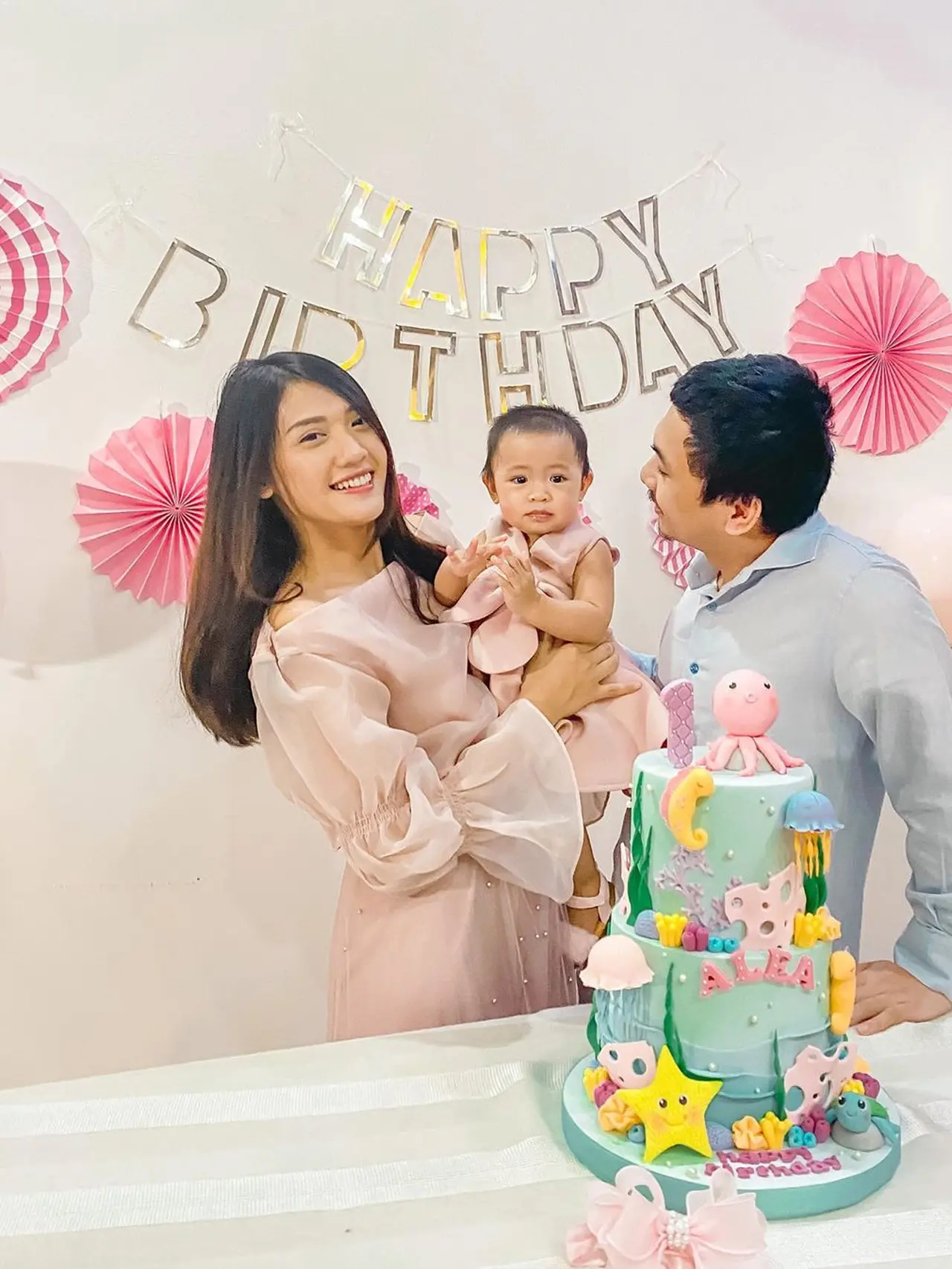 6 Momen Ulang Tahun Pertama Anak Raditya Dika, Penuh Kebahagiaan - Hot ...