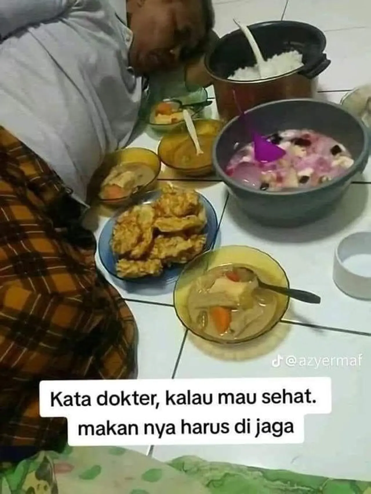 6 Guyonan Bapak-Bapak Ini Jadi Meme Lucu, Bikin Senyum - Hot Liputan6.com