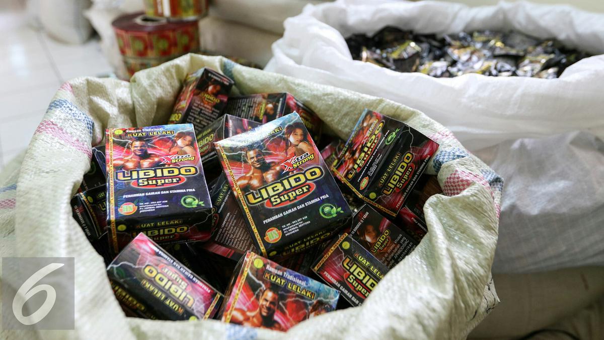Polisi Bongkar Pembuatan Jamu Kuat Ilegal - Foto Liputan6.com