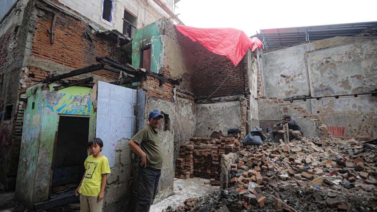 5 Rumah di Regol Bandung Ludes Terbakar, 13 Keluarga Terdampak ...