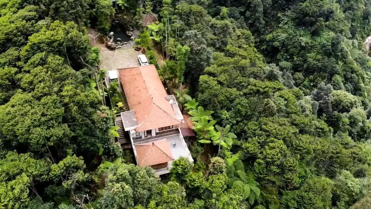 7 Potret Villa Camelia Malik di Kaki Gunung Salak, Megah di Tengah Hutan - Hot Liputan6.com