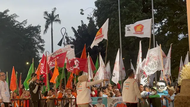 Debat Ketiga Pilkada Jakarta, Pendukung Ridwan-Kamil Suswono Kibarkan ...