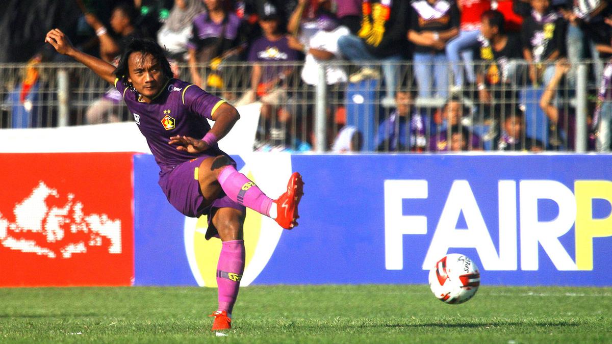 Gelandang Persik Duplikat Hariono Siap Jadi Filter Saat Persik Meladeni ...