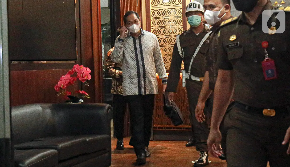 FOTO: Ekspresi Mantan Menteri Perdagangan Muhammad Lutfi Usai Diperiksa ...