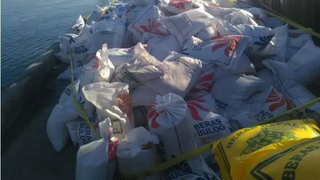 Hii...Ada Ratusan Beras Berkutu dan Bau di Kepulauan Selayar - Regional ...