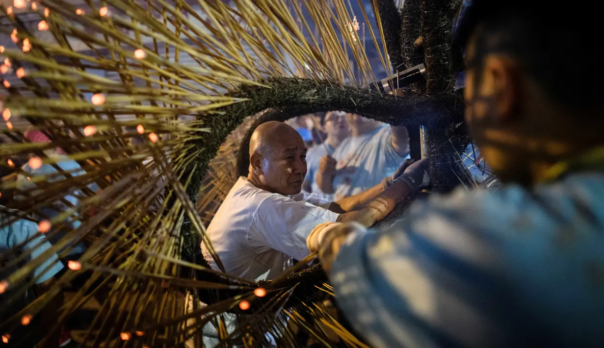 PHOTO: Tari Naga Api, Tradisi Cegah Nasib Buruk yang Jadi Hiburan di ...