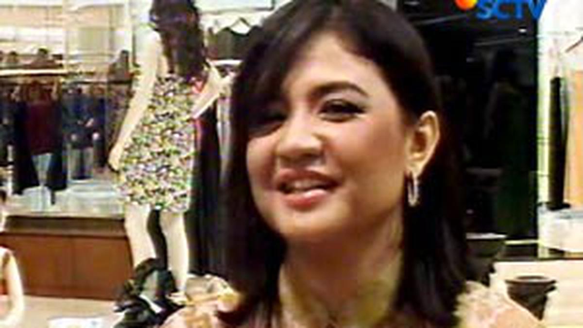 Cornelia Jalan-Jalan Bareng Anak - ShowBiz Liputan6.com