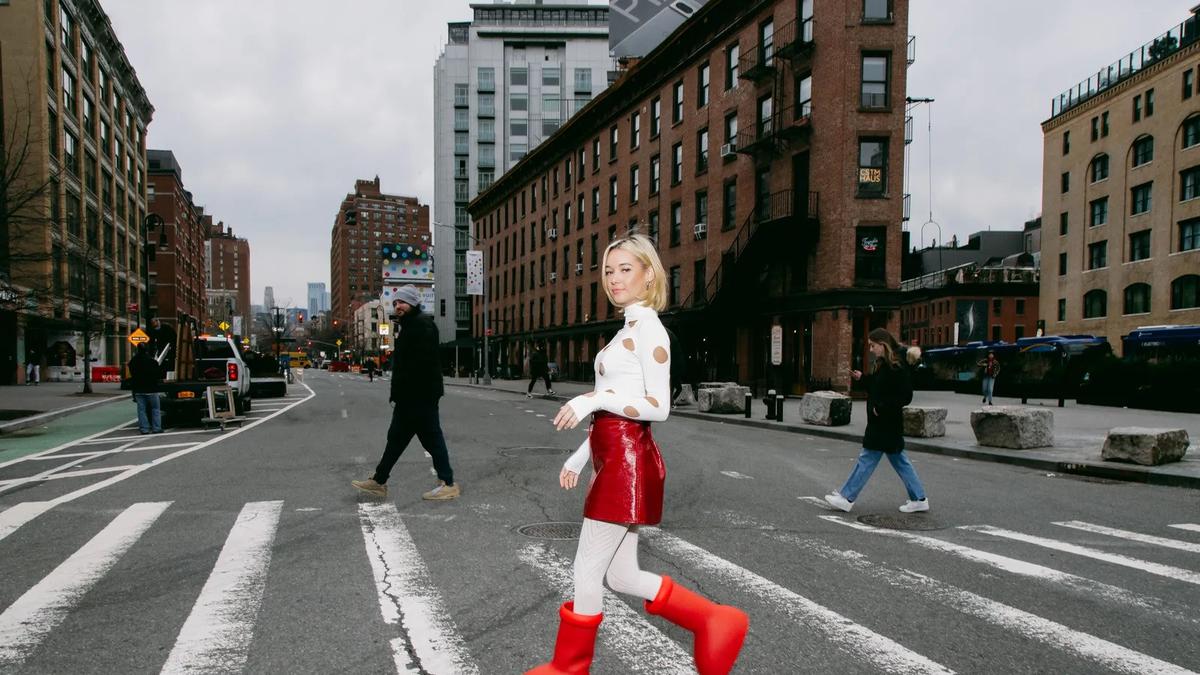 Sepatu Mario dari Video Game Super Mario Jadi Inspirasi Boots Merah ...