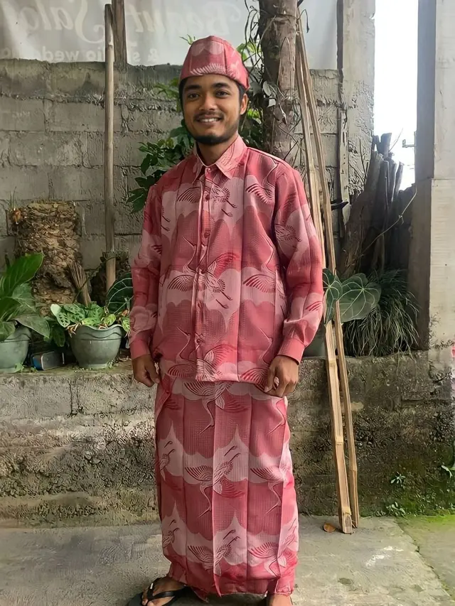 6 Outfit Nyeleneh Manfaatkan Benda Sekitar Ini Kocak, Salah Satunya ...