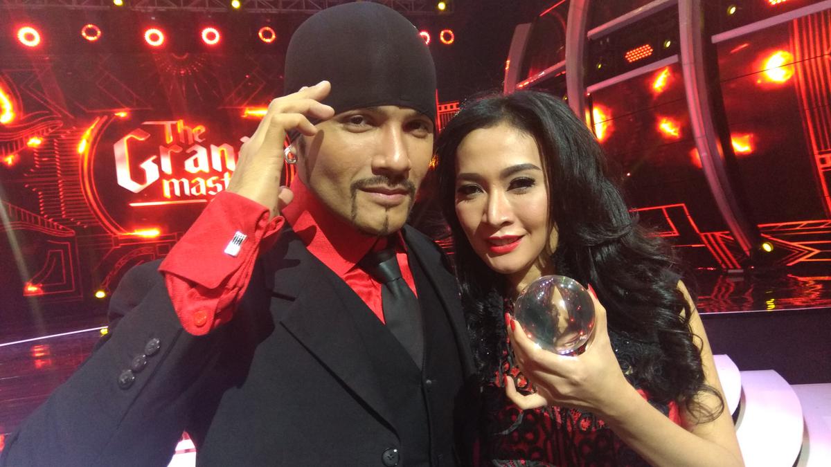 Romy Rafael dan Istri Hebohkan Panggung Grand Master Asia ...