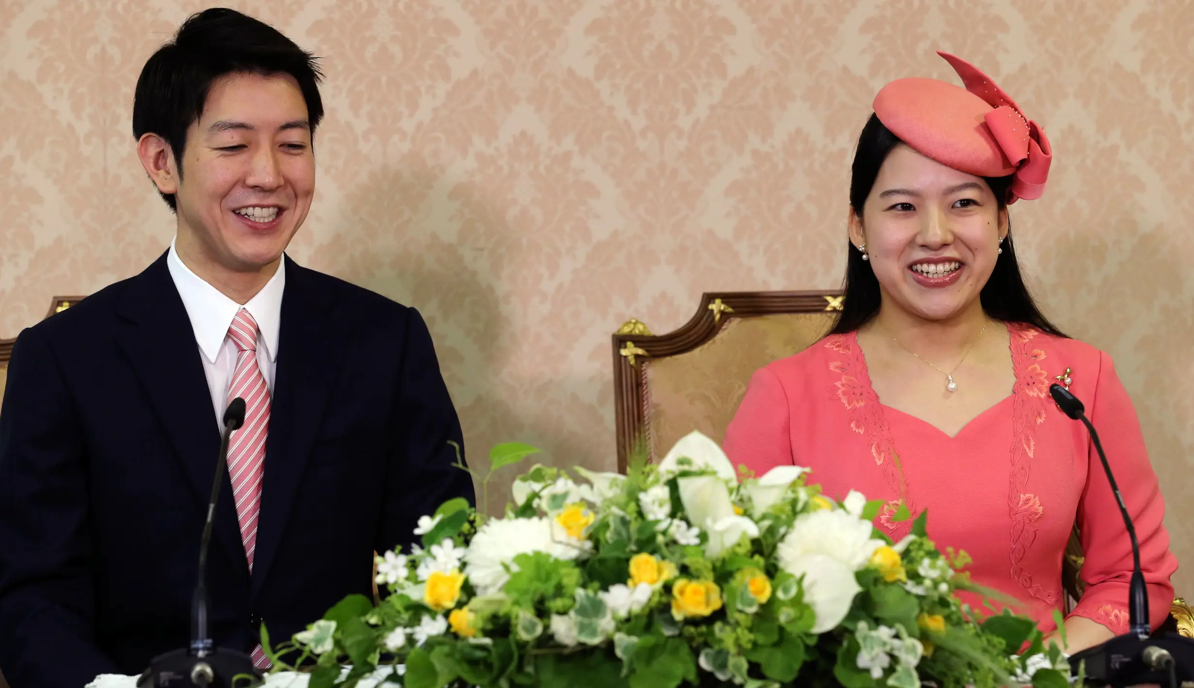 FOTO: Nikahi Pria Biasa, Putri Jepang dan Calonnya Muncul ke Publik ...