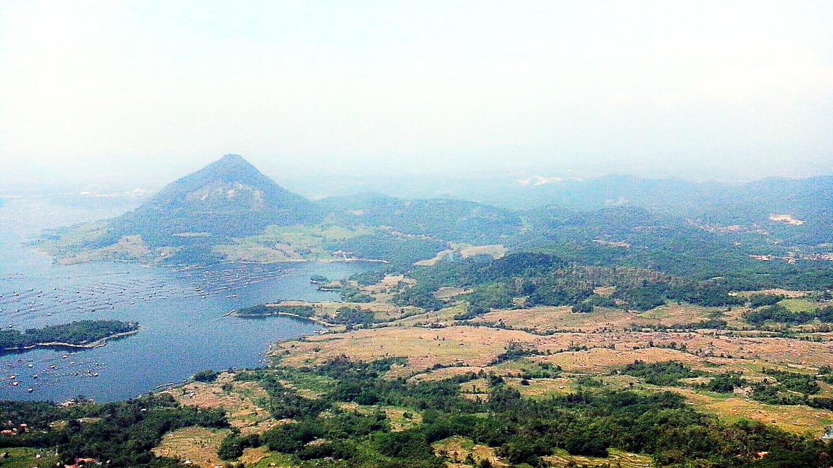 Menikmati Sensasi Pendakian Gunung Lembu di Purwakarta - Lifestyle ...