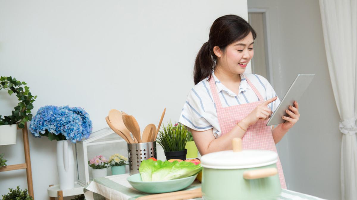 Menu Hari Ini: Nasi Tim Daging, Bobor Daun Singkong dan Ikan Kembung Goreng