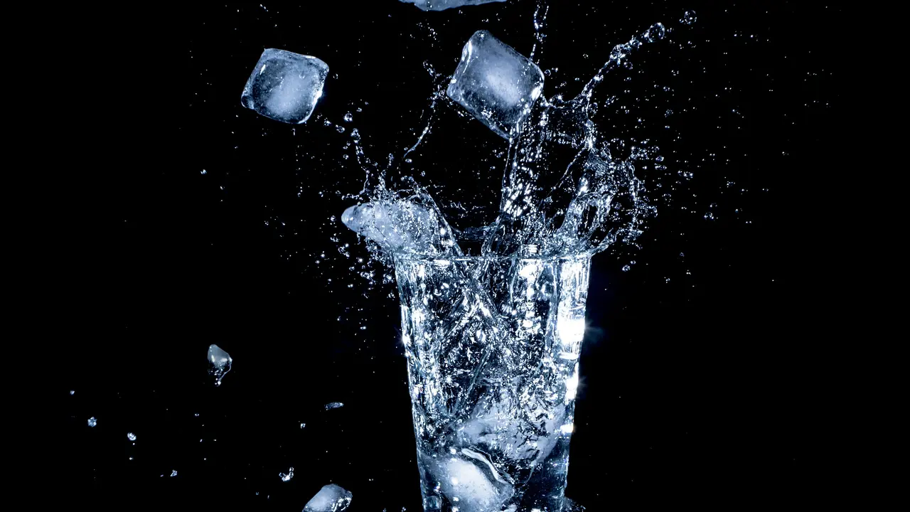 7 Bahaya Buka Puasa dengan Air Es yang Perlu Diketahui - Ragam Bola.com