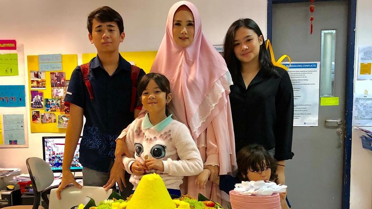 Ragam Gaya Menggemaskan Safeea, Anak Mulan Jameela dan Ahmad Dhani