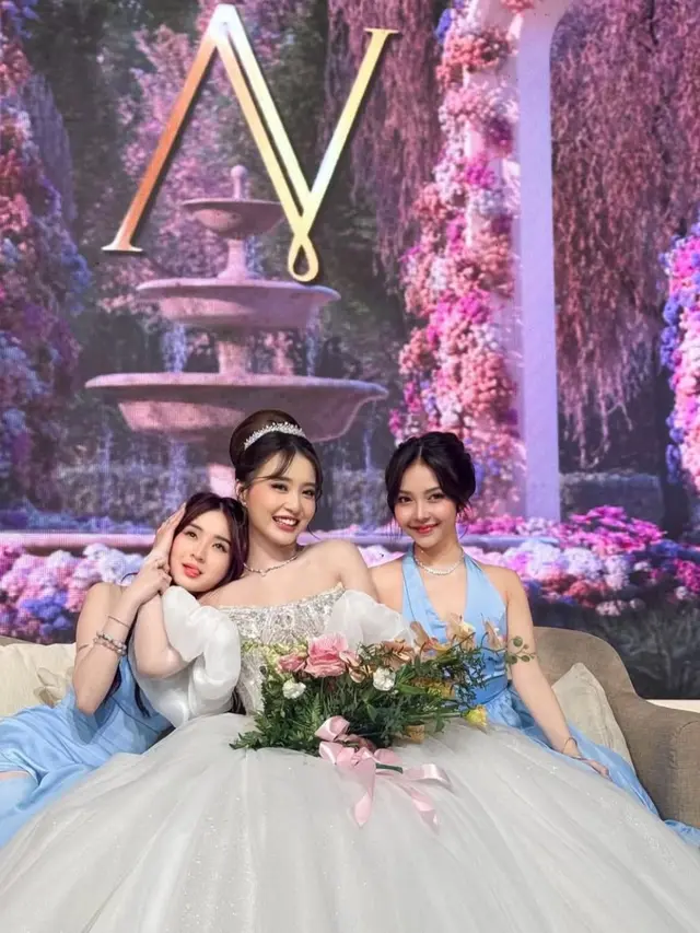 7 Potret Berkelas Catheez dan Meyden di Pernikahan Nita Vior, Elegan ...