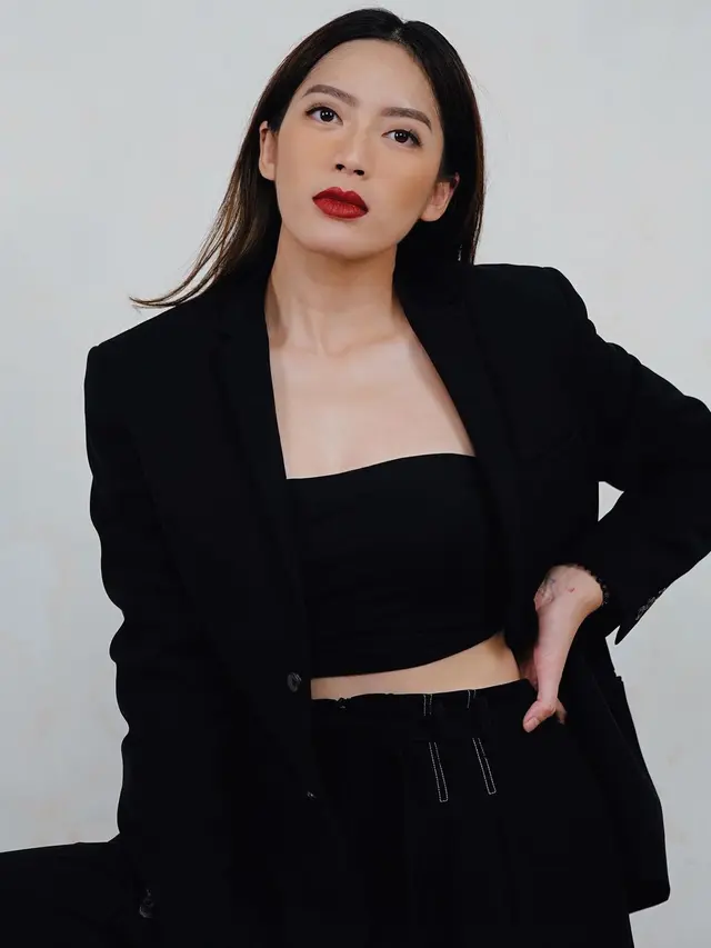 Influencer Harly Valen Bersepeda Sejauh 200 Km Ditemani Suami, Dari ...