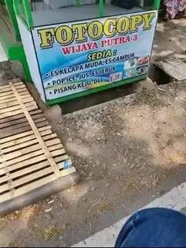 8 Potret Nyeleneh Penjual Es Kelapa Muda yang Bikin Pembeli Salah Fokus