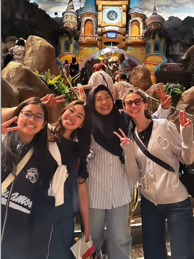 6 Potret Yuki Kato Bareng Reina dan Sakura, Dua Adiknya yang Keturunan ...