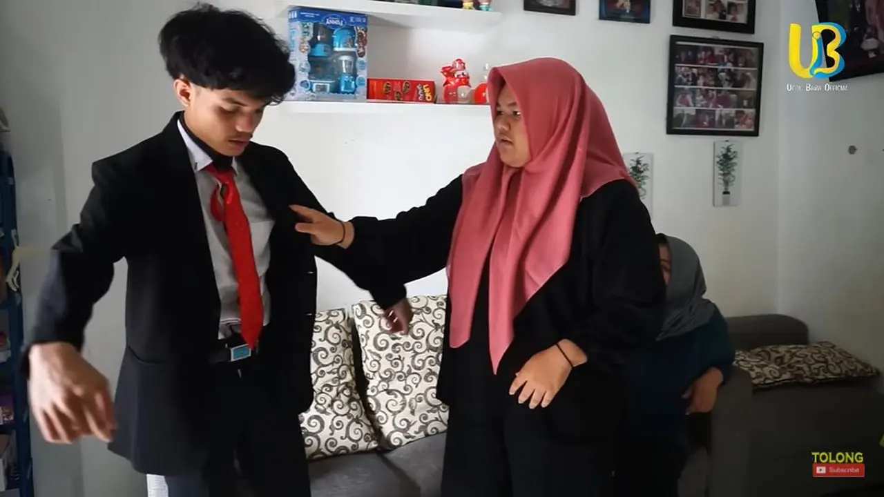 7 Potret Ucok Baba Datang ke Acara Wisuda Sekolah Putranya, Bikin Heboh ...