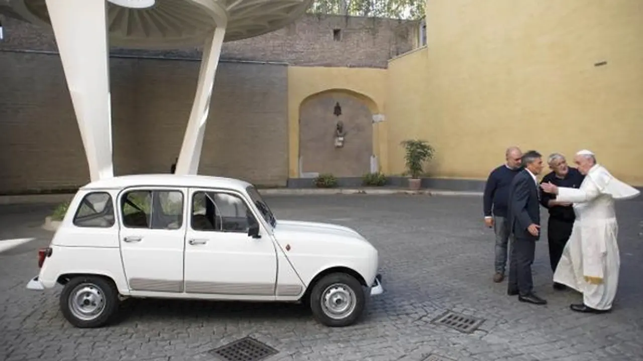 Tolak BMW, Paus Fransiskus Keliling Vatikan Naik Mobil Kuno - Global ...