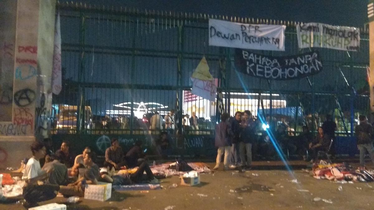 Sebagian Mahasiswa yang Berdemo Menginap di Gedung DPR