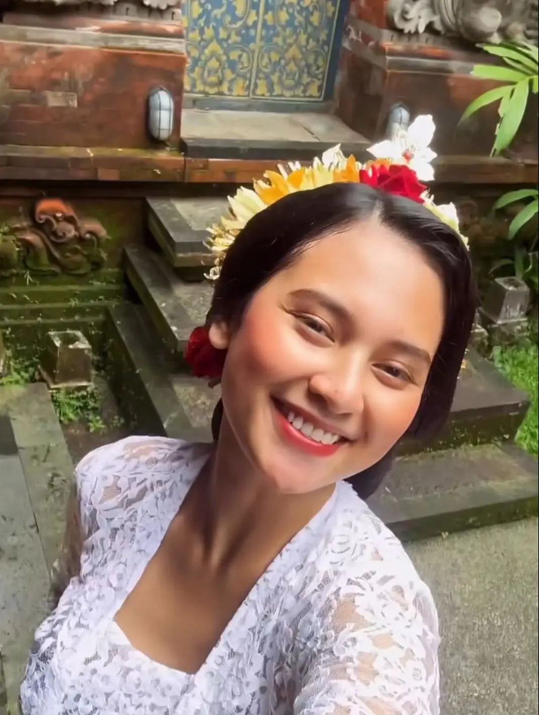 8 Foto Cantiknya Indah Permatasari Dibalut Kebaya Saat Menari ...