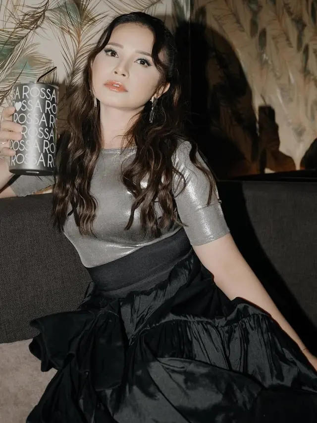 6 Model Rambut Panjang Bergelombang Ala Rossa, Inspirasi Cantik Awet ...