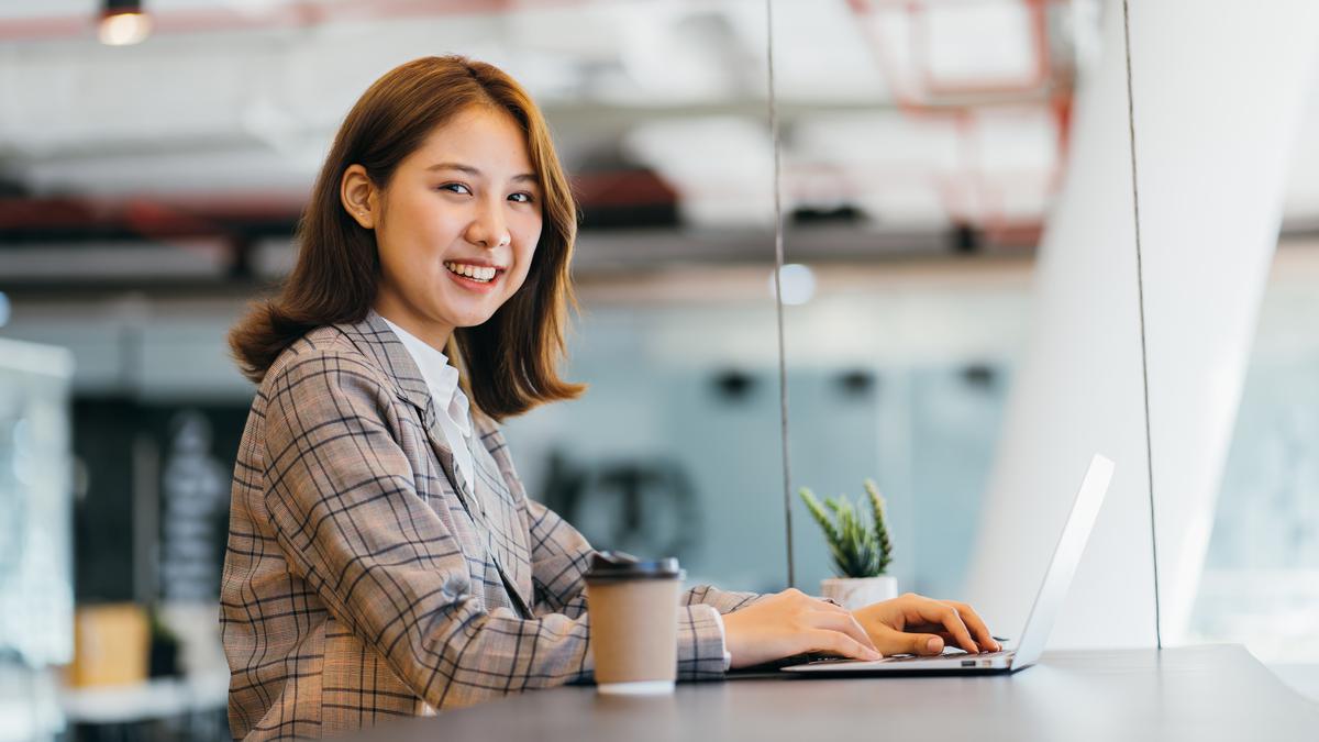 5 Cara Sederhana agar Hidup Makin Bahagia dengan Bekerja - Lifestyle ...