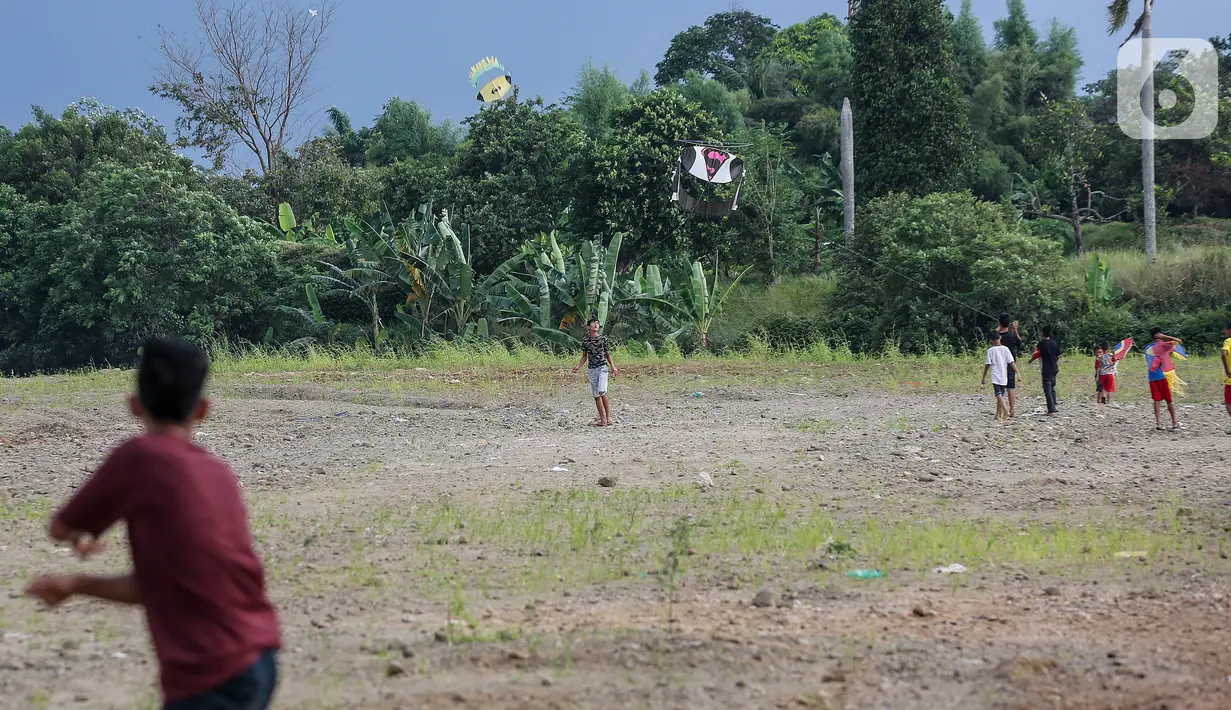 FOTO: Serunya Bermain Layangan Koang di Tengah Pandemi Covid-19 - Foto ...