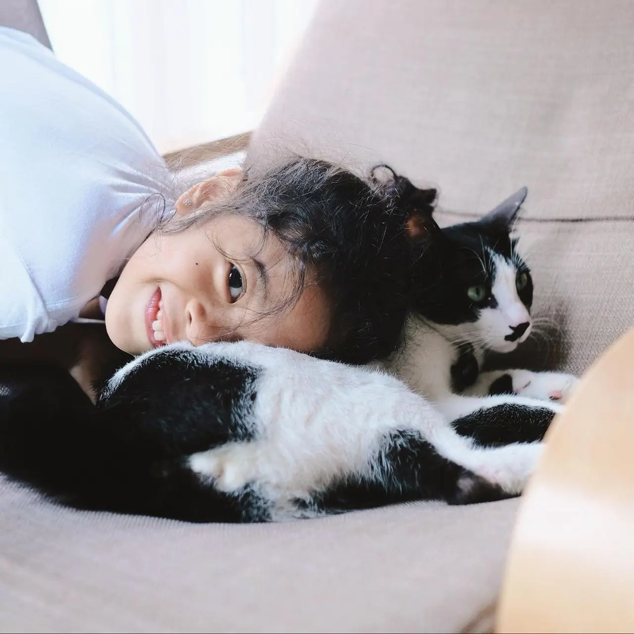 6 Potret Persahabatan Kinar dan Kucing Bernama Poco, Kisahnya Pernah ...