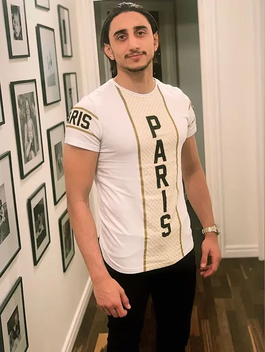 FOTO: Gaya Mahmoud Eid di Luar Lapangan, Pemain Asing Baru Persebaya ...