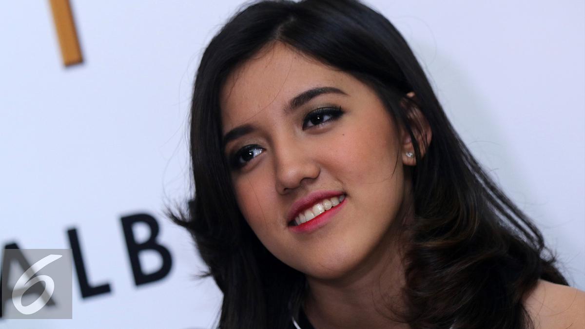 Lagu Kembalilah Ciptaan Ify Blink Peringkat 36 iTunes - ShowBiz Liputan6.com