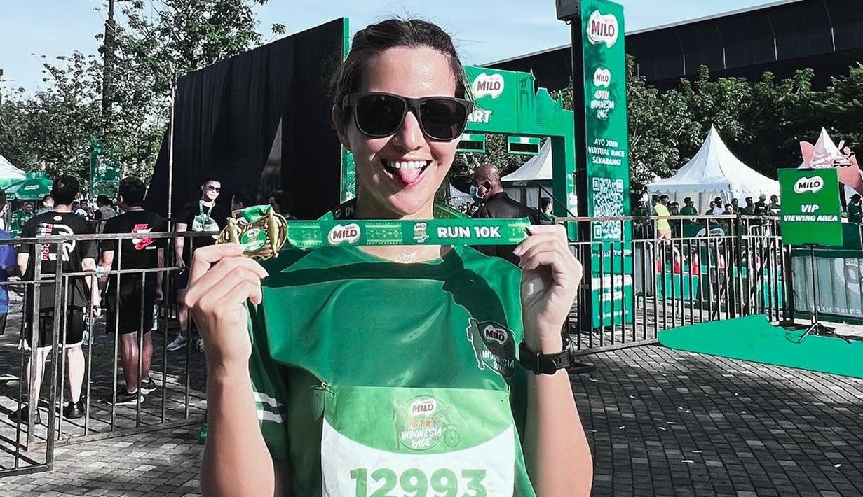 6 Gaya Nia Ramadhani dengan Outfit Olahraga Setelah Sukses Taklukan ...