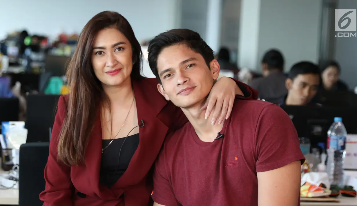 FOTO: Promosi Film Terbaru, Nafa Urbach dan Kevin Kambey Umbar ...