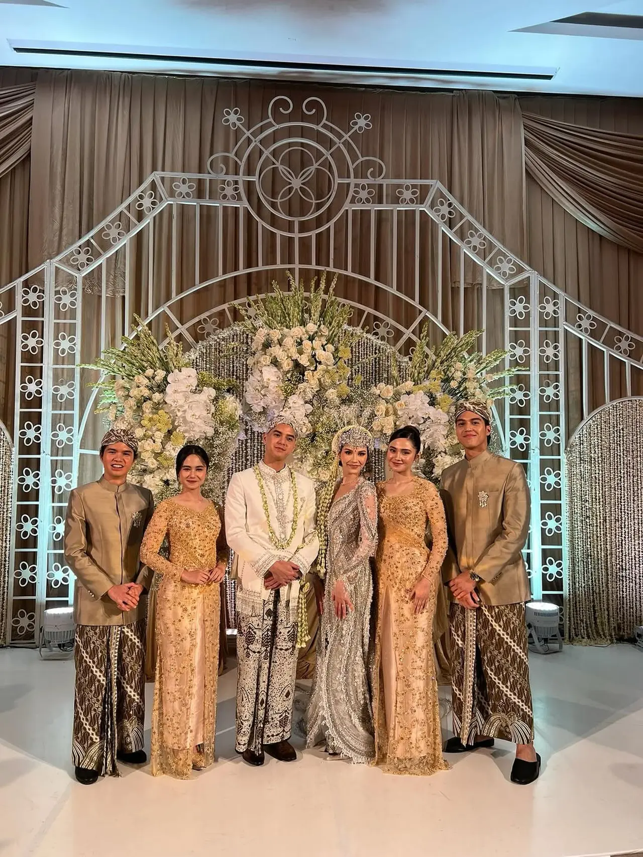 7 Potret Keluarga Besar di Pernikahan Al Ghazali-Alyssa, Ahmad Dhani dan Maia Berdampingan - Hot ...