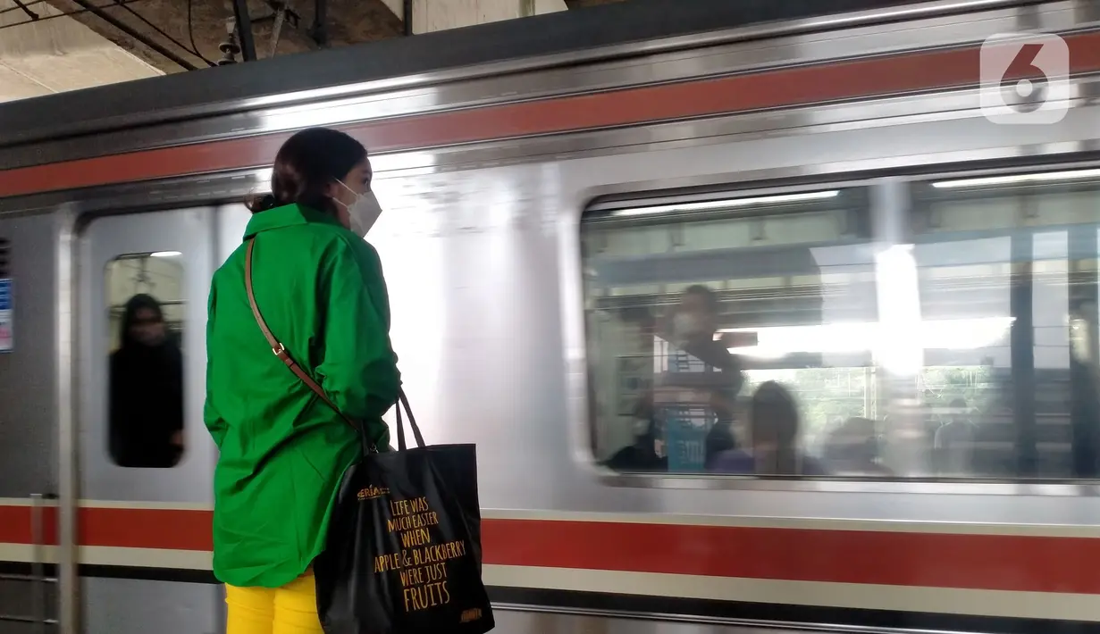 Siap-Siap Penyesuaian Tarif Baru KRL Jabodetabek Tahun Depan - Foto ...