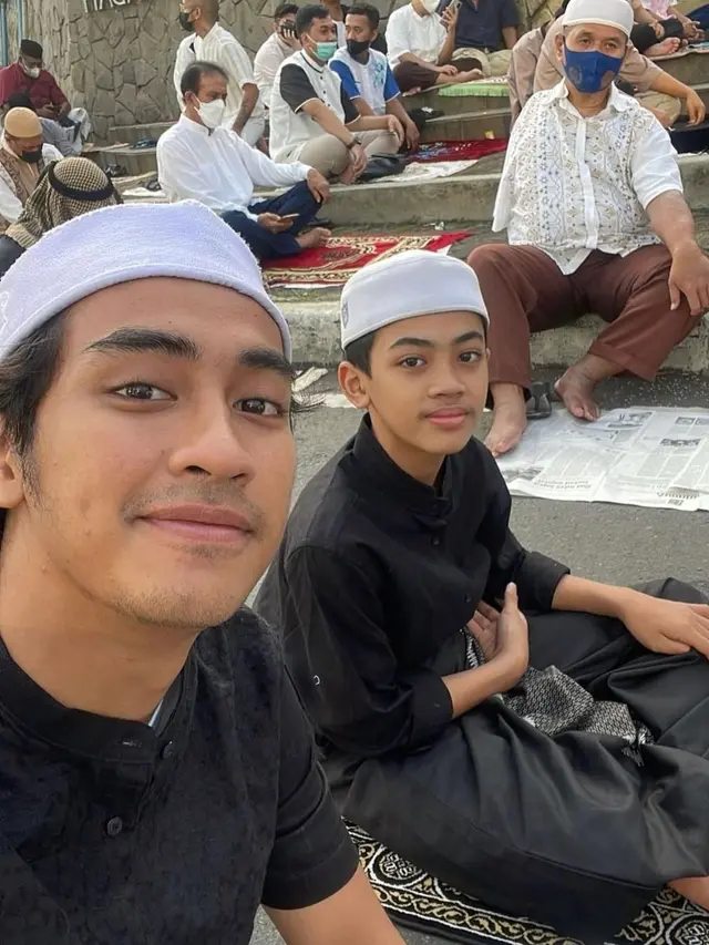 Kini Gondrong dan Pakai Tindik, Ini 6 Potret Transformasi Abidzar Al Ghifari dari Kecil - Hot ...